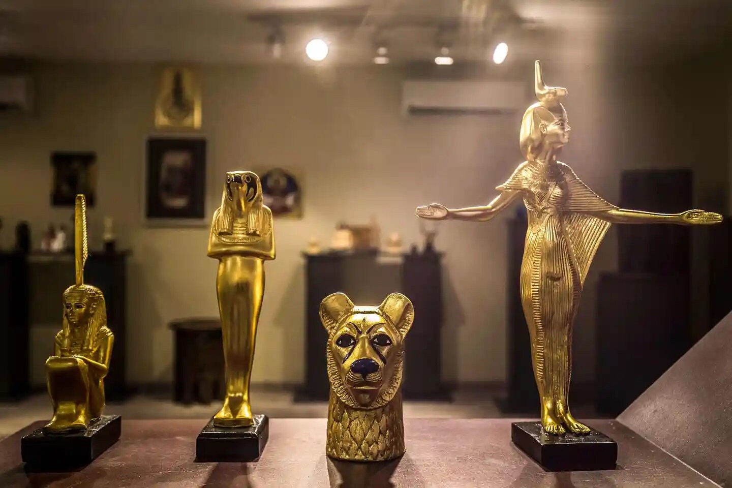 Limited Edition Statuette of Tutankhamun the Harpooner, Museum Version ...